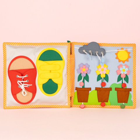 Gewinnspiel: Wir verlosen das Quiet Book „Mein Tag“ von Jolly Designs